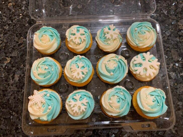 Snowflake Pull-Apart Cupcakes - Out of the Box Baking
